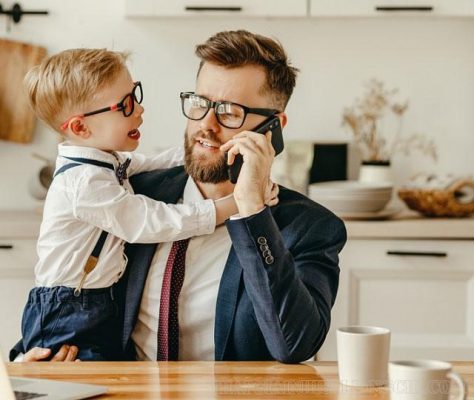 Put off là gì? Put sb off là gì trong tiếng Anh, cách sử dụng?