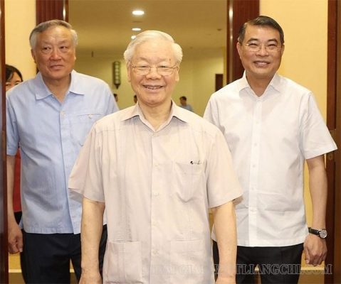 Chí công vô tư là gì? Biểu hiện, ví dụ về chí công vô tư