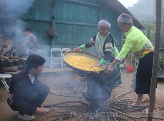 Mèn mén là gì, làm từ gì? Nguồn gốc, cách làm mèn mén